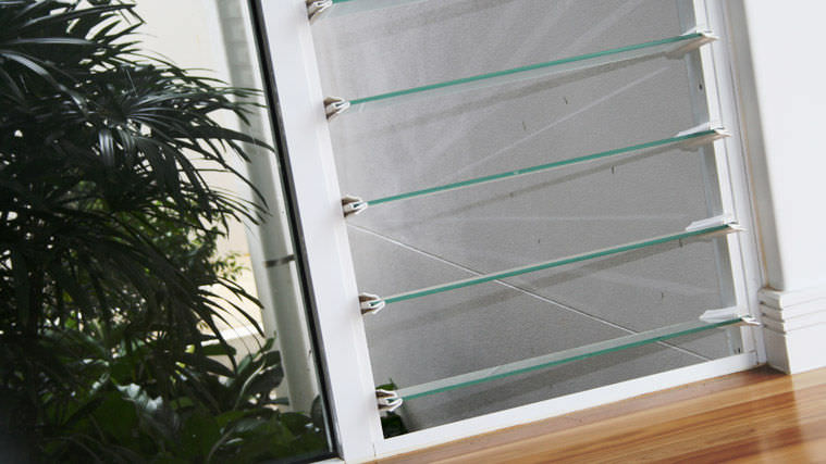 Aluminum window - GENESIS - Capral Aluminium - louvre