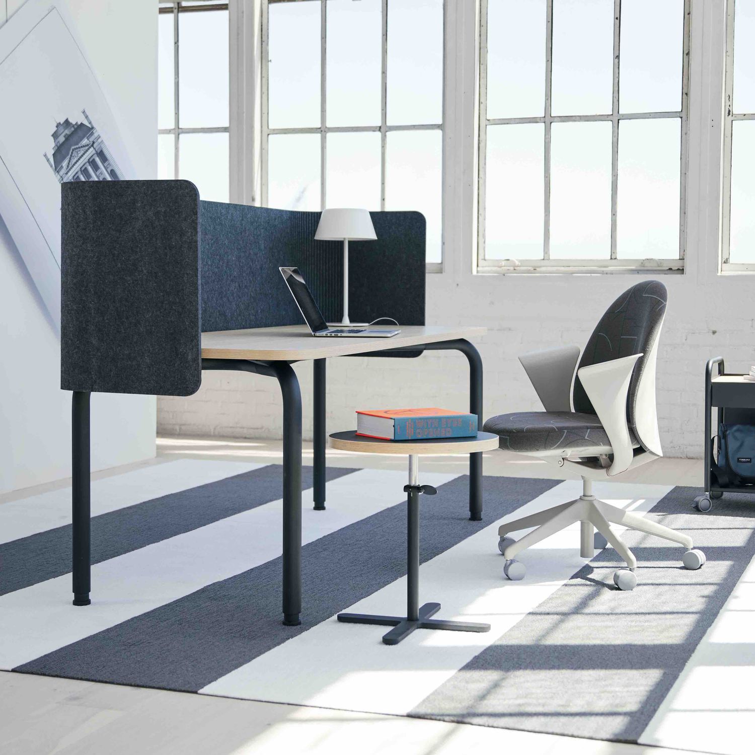 Free-standing desk - ROUTES - Teknion - contemporary / wooden / straight