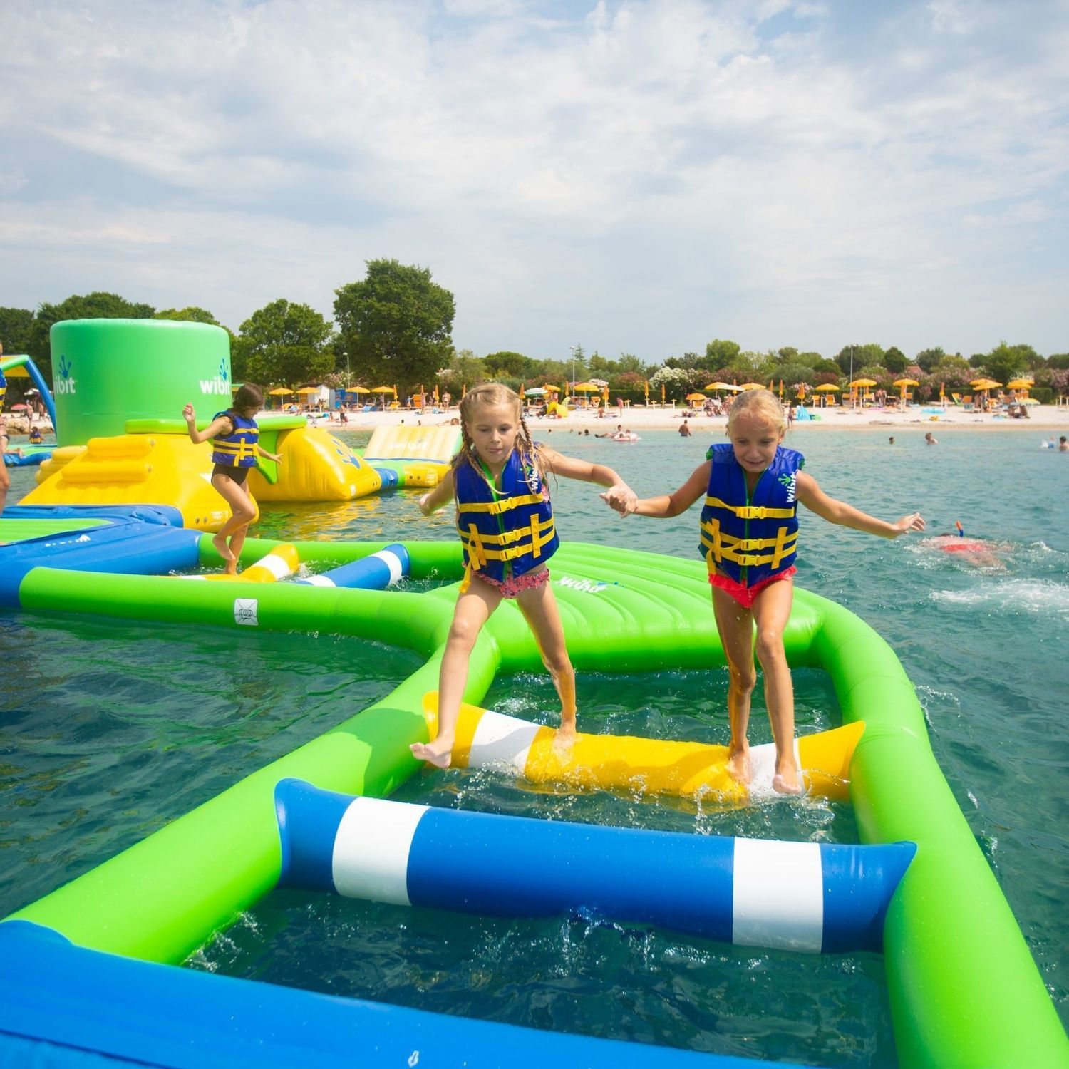 Public pool inflatable play module - BEND - Wibit Sports