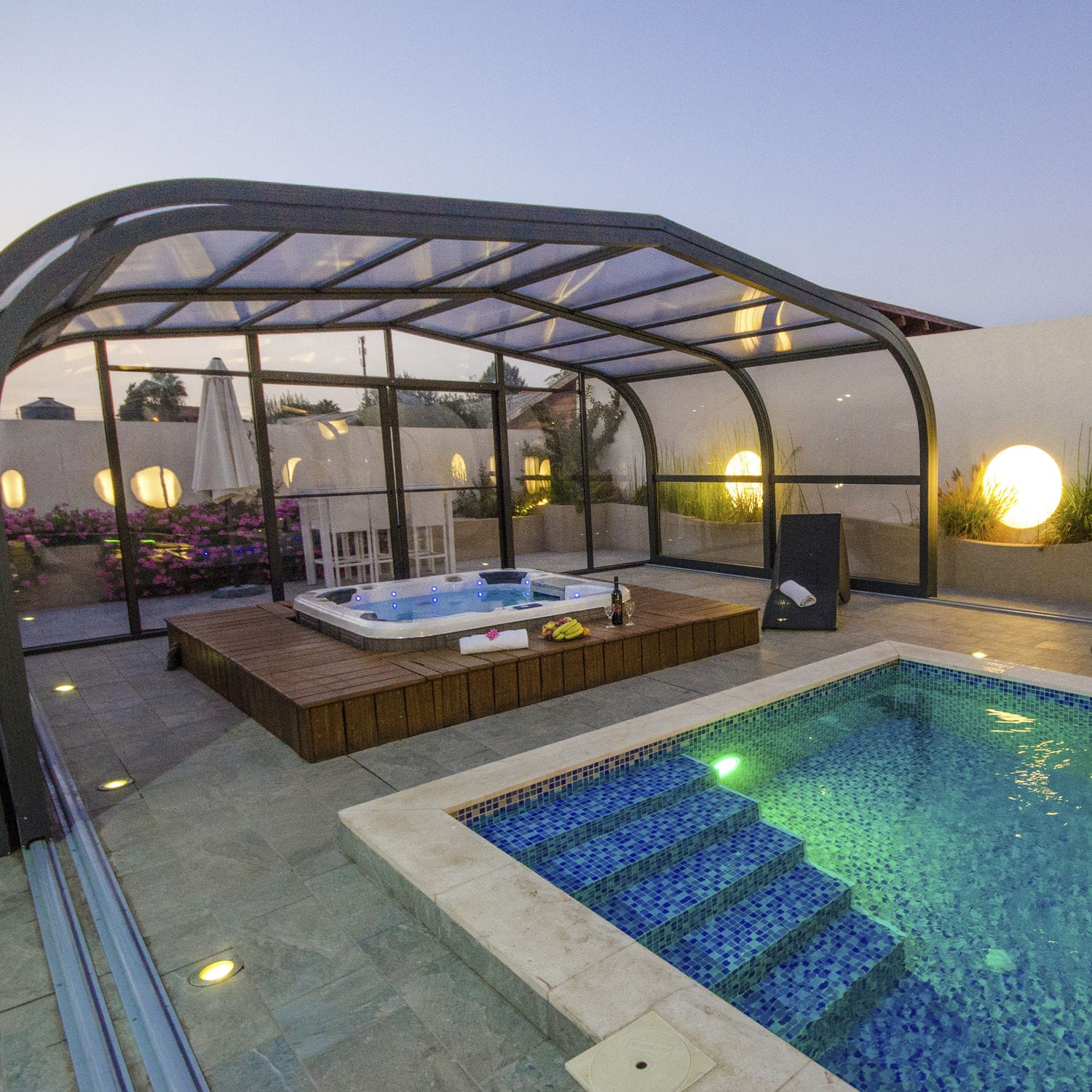 High swimming pool enclosure - VLT VEGA LINE TELESCOPICA - VEGAMETAL ...