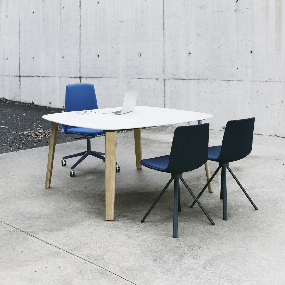 Contemporary table - LTS - Enea - HPL / Fenix NTM® / cast aluminum base