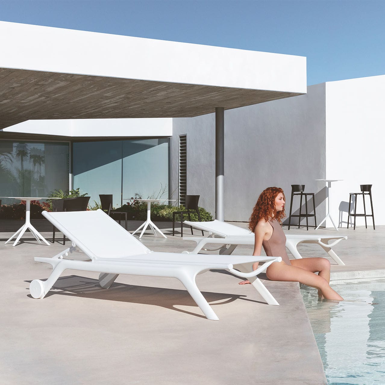 Contemporary sun lounger - AFRICA - VONDOM - polypropylene / polypropylene / adjustable backrest