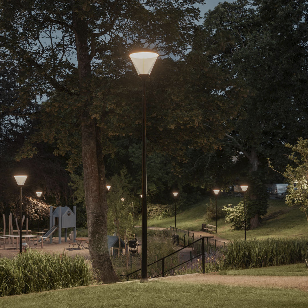 Urban lamp post - OPPI - ATELJE LYKTAN - contemporary / lacquered ...