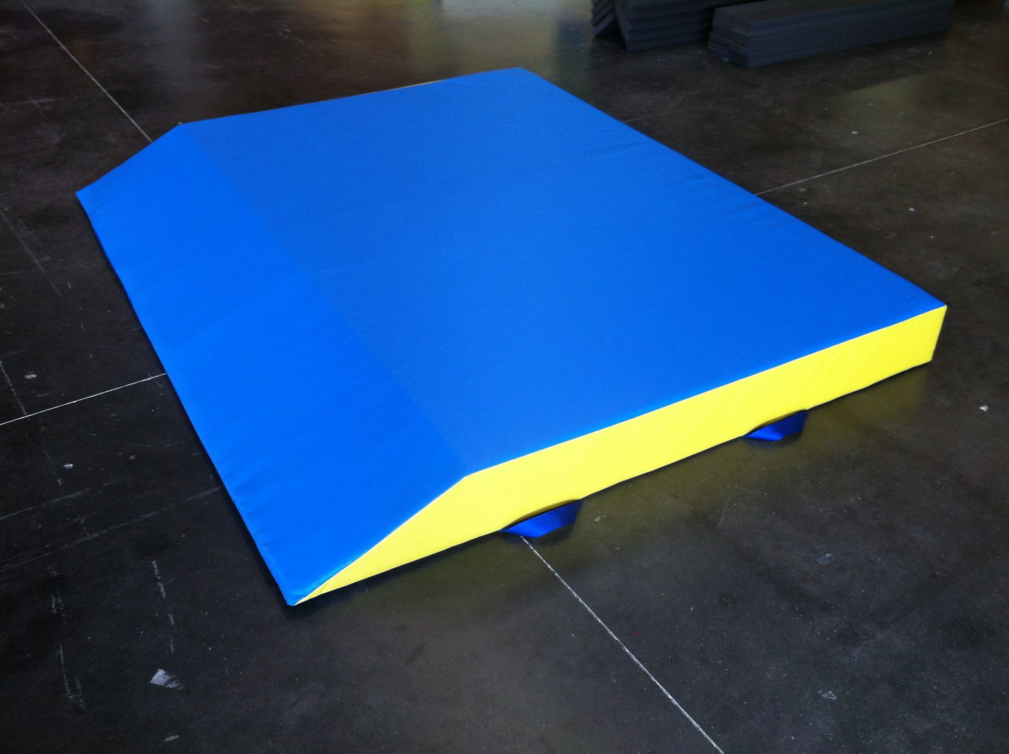 Gymnastics landing mat - LUT-CHB.1 - Modugame - MG Sport