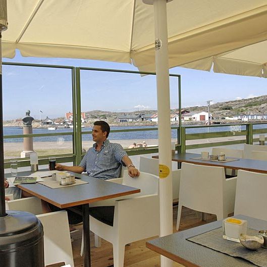 Glass windbreak panel - CAFÉ AU LÄ® - Svalson - aluminum / for restaurant