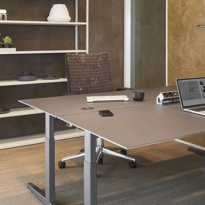 Free-standing desk - BALANCE - Ahrend - 2-4 person / contemporary / steel