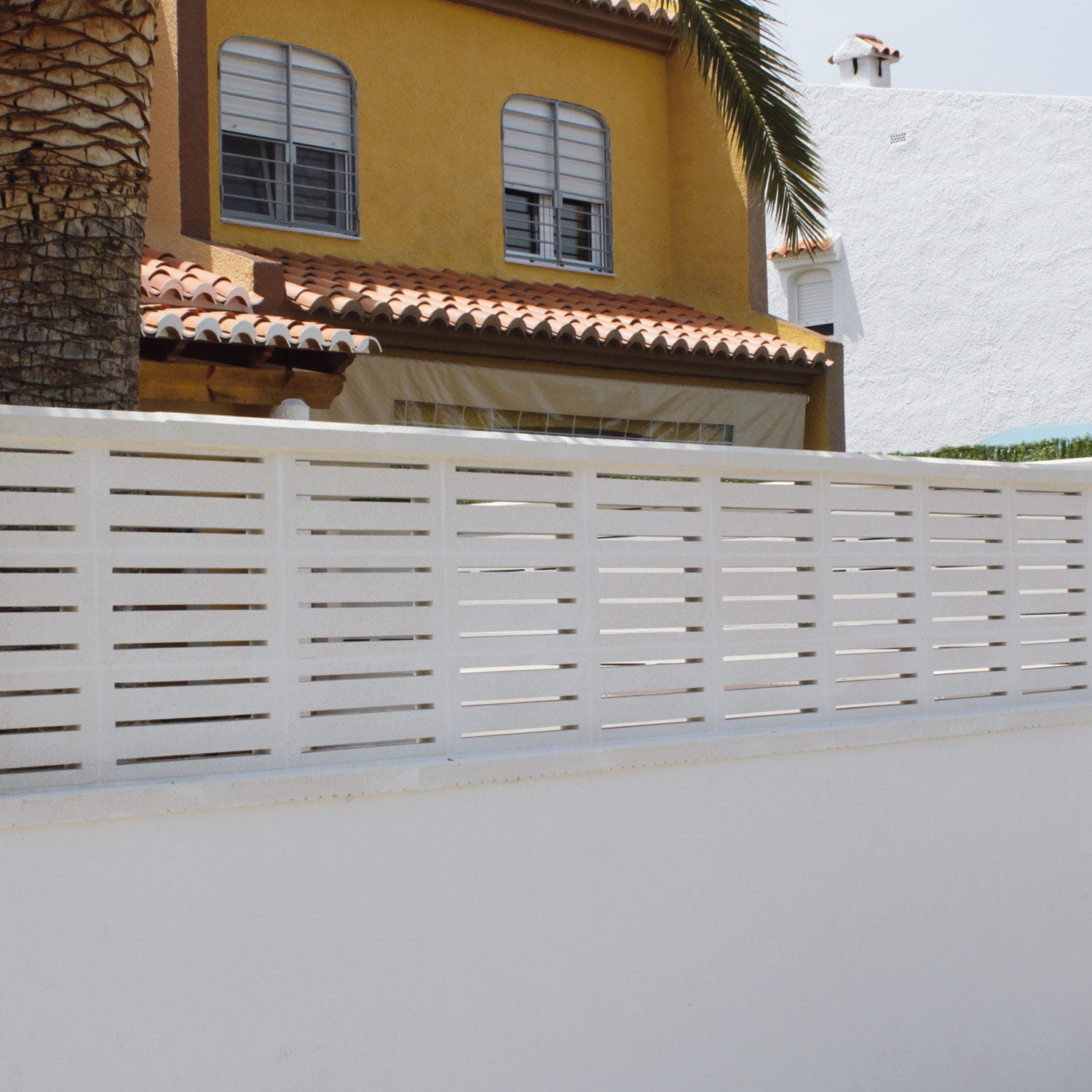 Precast concrete screen wall - ALTEA - Verniprens - garden / patio