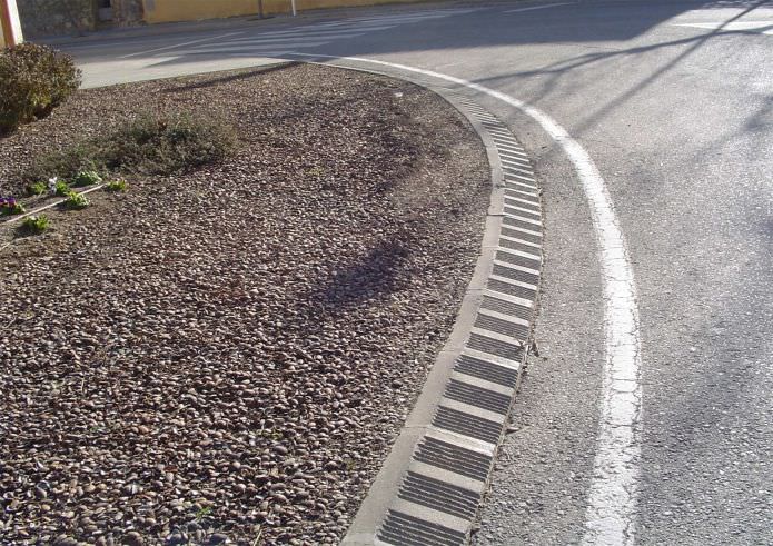 Sidewalk mountable curb - BOREAMR - GLS Prefabricados - concrete ...