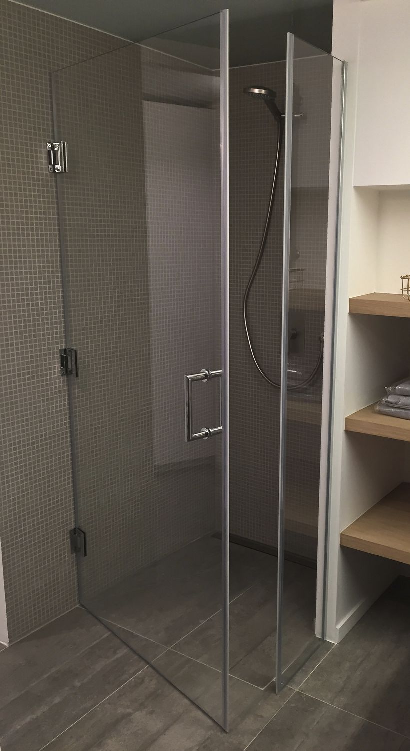 Swing shower screen - Trescalini - corner / tempered glass