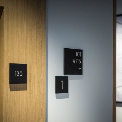 Door signage plate - CARBON - APIR SRL - orientation / wall-mounted / metal