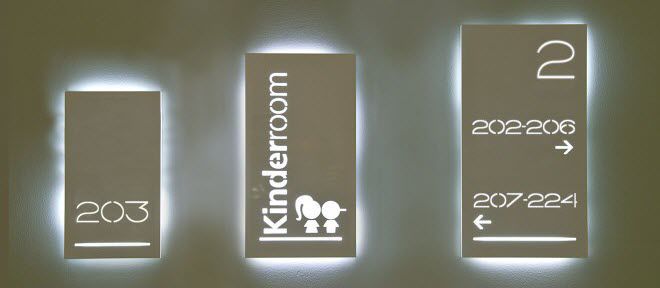 Orientation signage plate - SAVLED - APIR SRL - wall-mounted ...