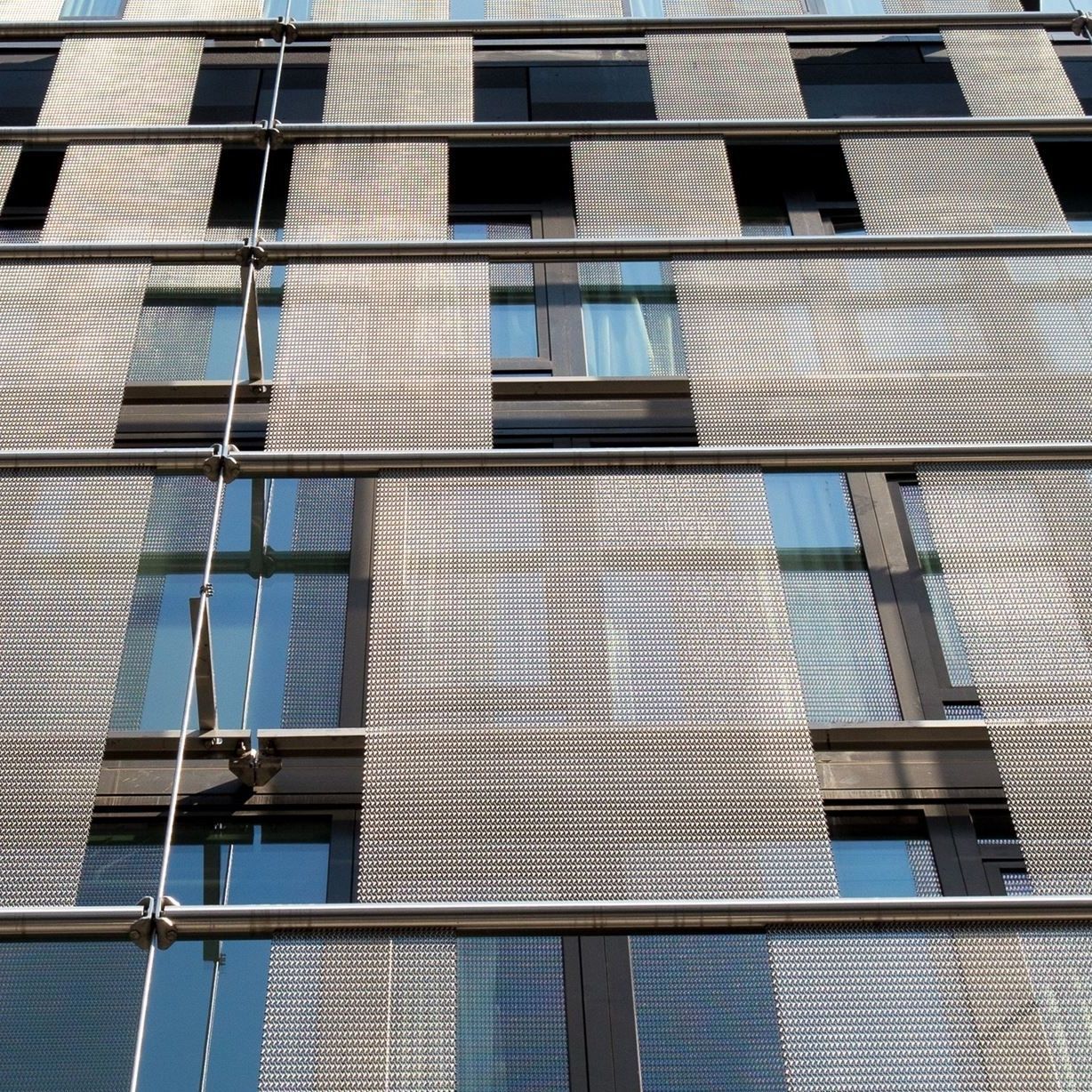 Facade woven wire fabric - COURTYARD - Cambridge Architectural Mesh ...