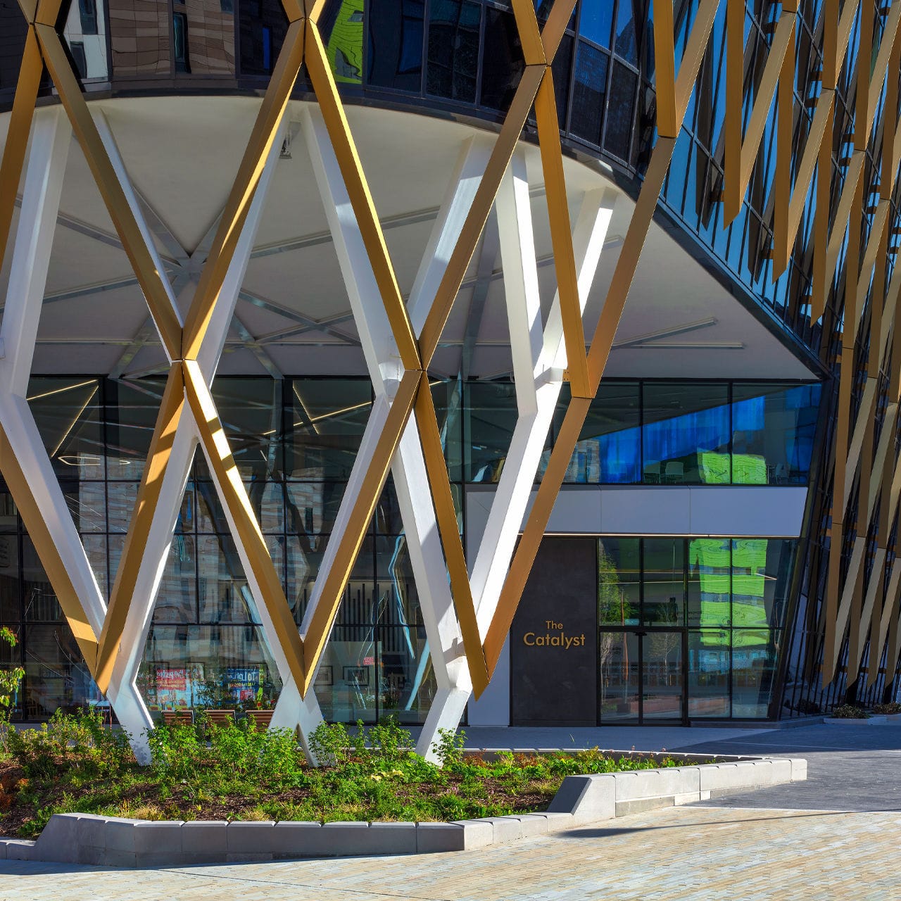 Aluminum solar shading - BESPOKE INFINITI® FIN SYSTEM - Levolux - for facade / vertical