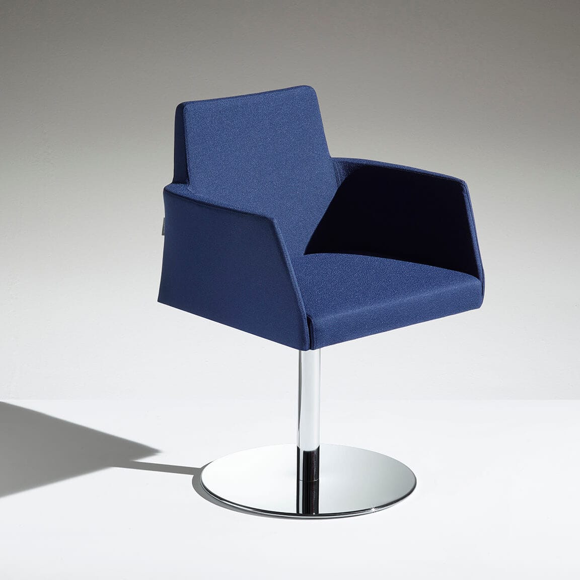 Contemporary chair - FLEET - Lamm srl - indoor / leather / steel base