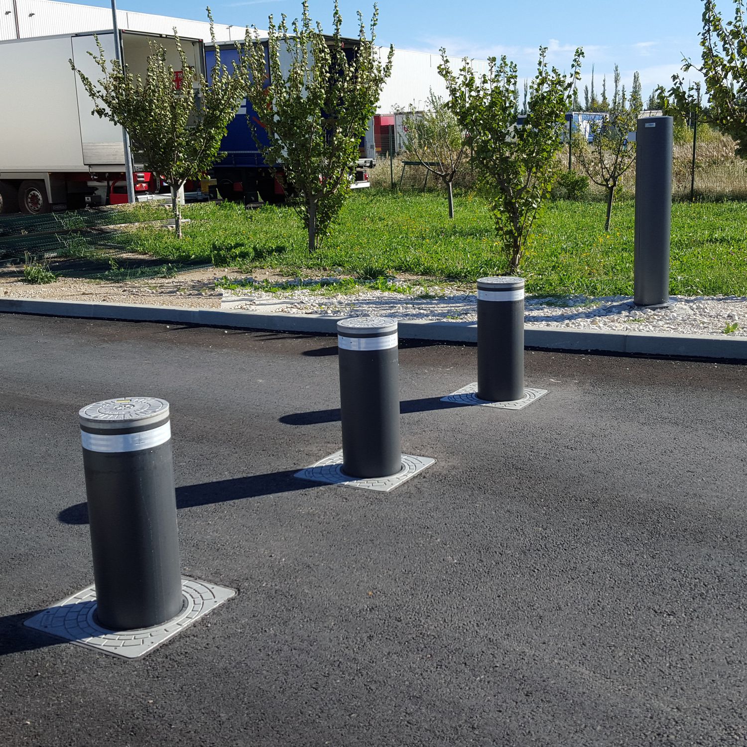 Access control bollard - SERIE P - TGO (TRAVAUX GENERAUX DE L'OUEST ...