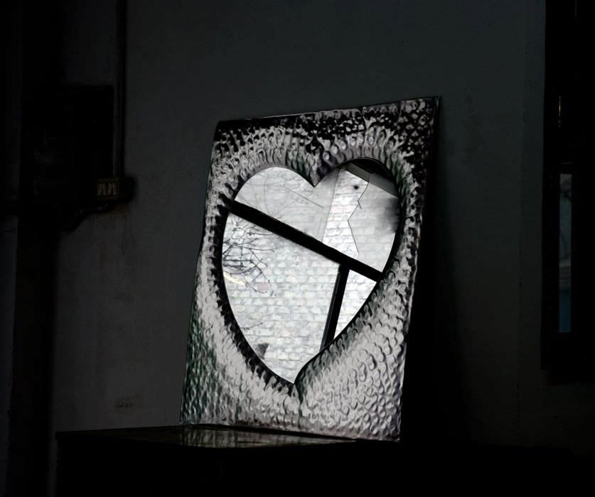 Wall-mounted mirror - PEACE - marco mazzei - contemporary / metal