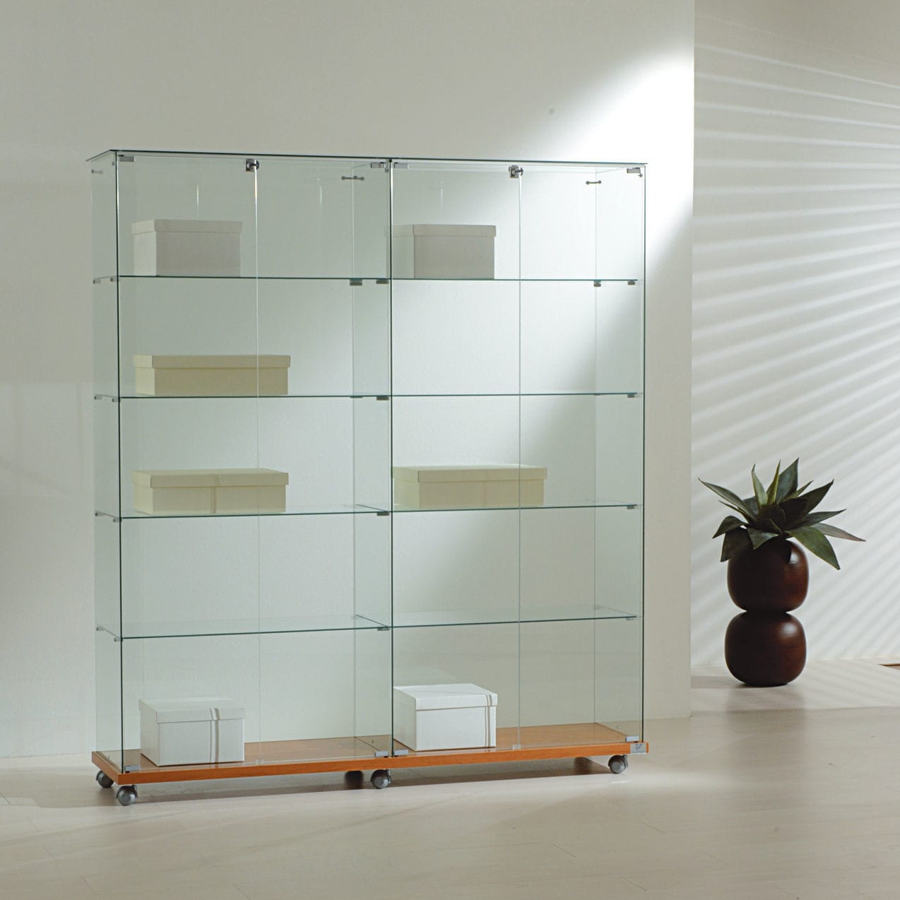 Contemporary display case - 16/18 - Italvetrine - freestanding ...