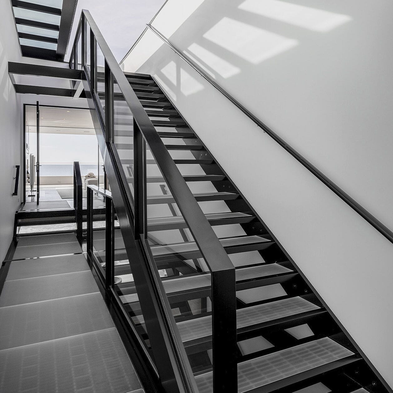 High-end staircase - TAYLOR, MALIBU, CALIFORNIA - EeStairs - straight ...