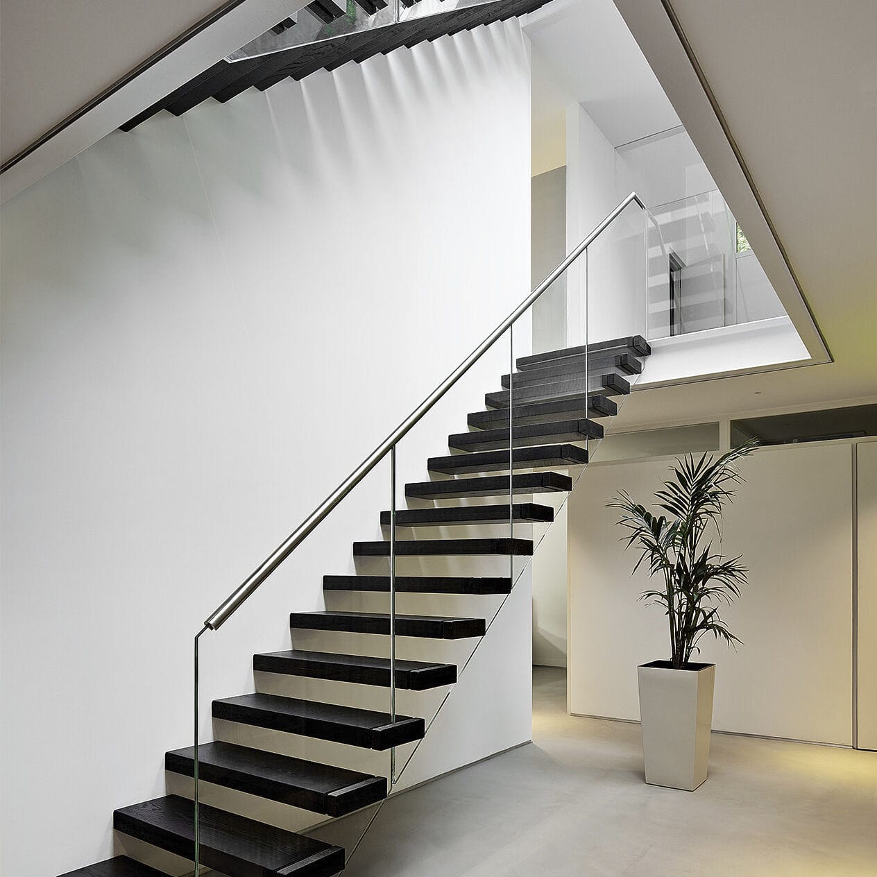 High-end staircase - PUTTEN - EeStairs - straight / wooden step / home