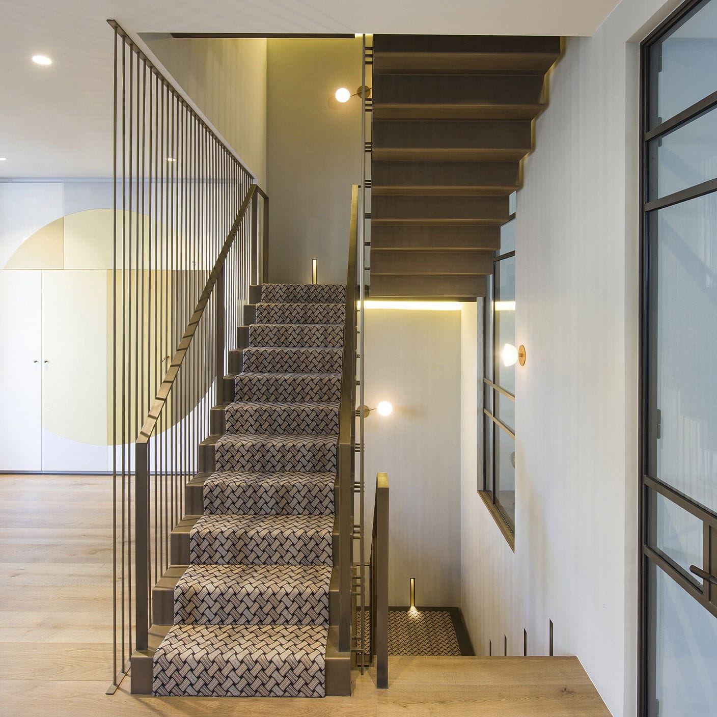 High-end staircase - HORNTON STREET, LONDON - EeStairs - half-turn ...