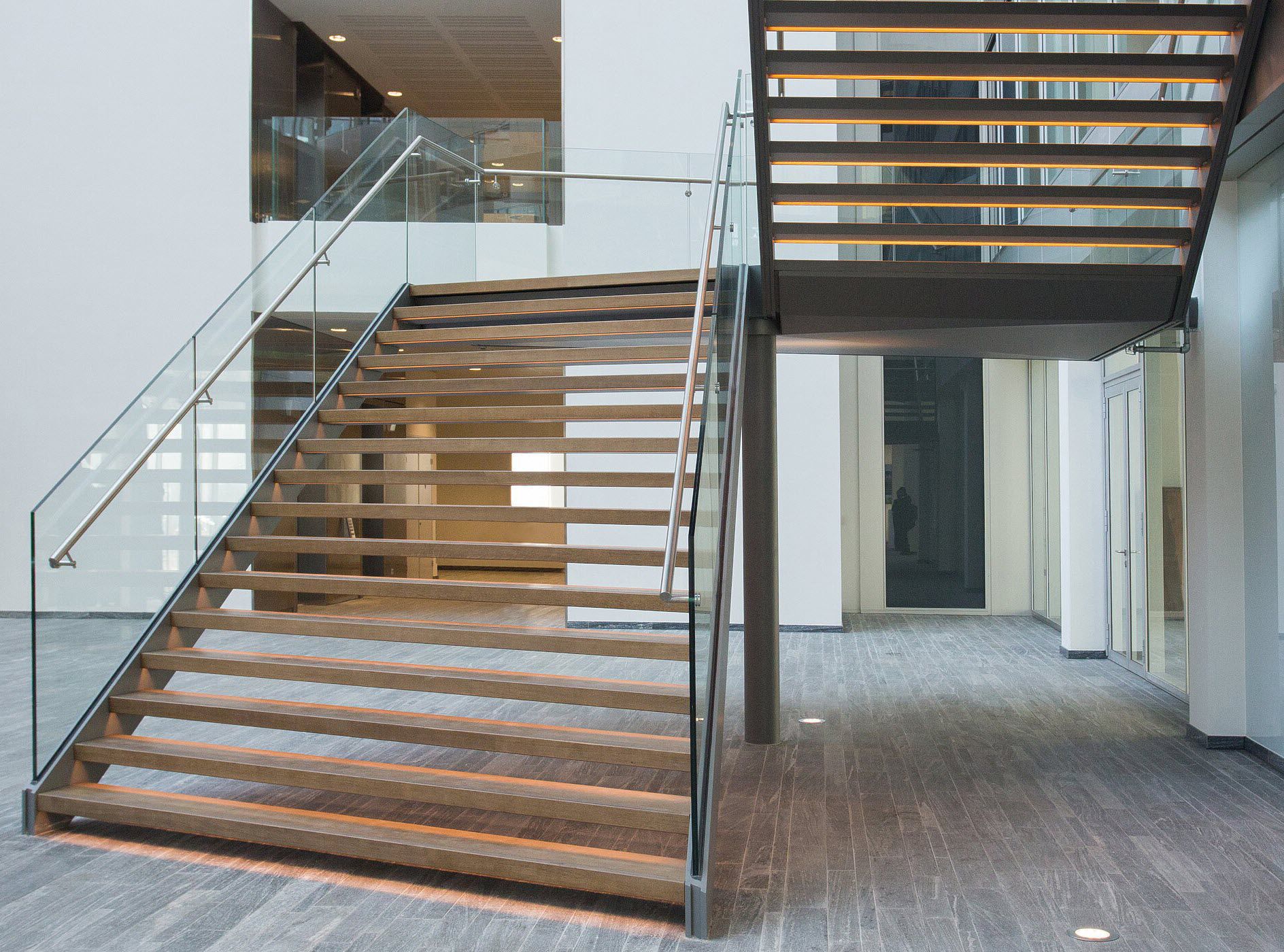 High-end staircase - THE EDGE, AMSTERDAM - EeStairs - straight / half ...