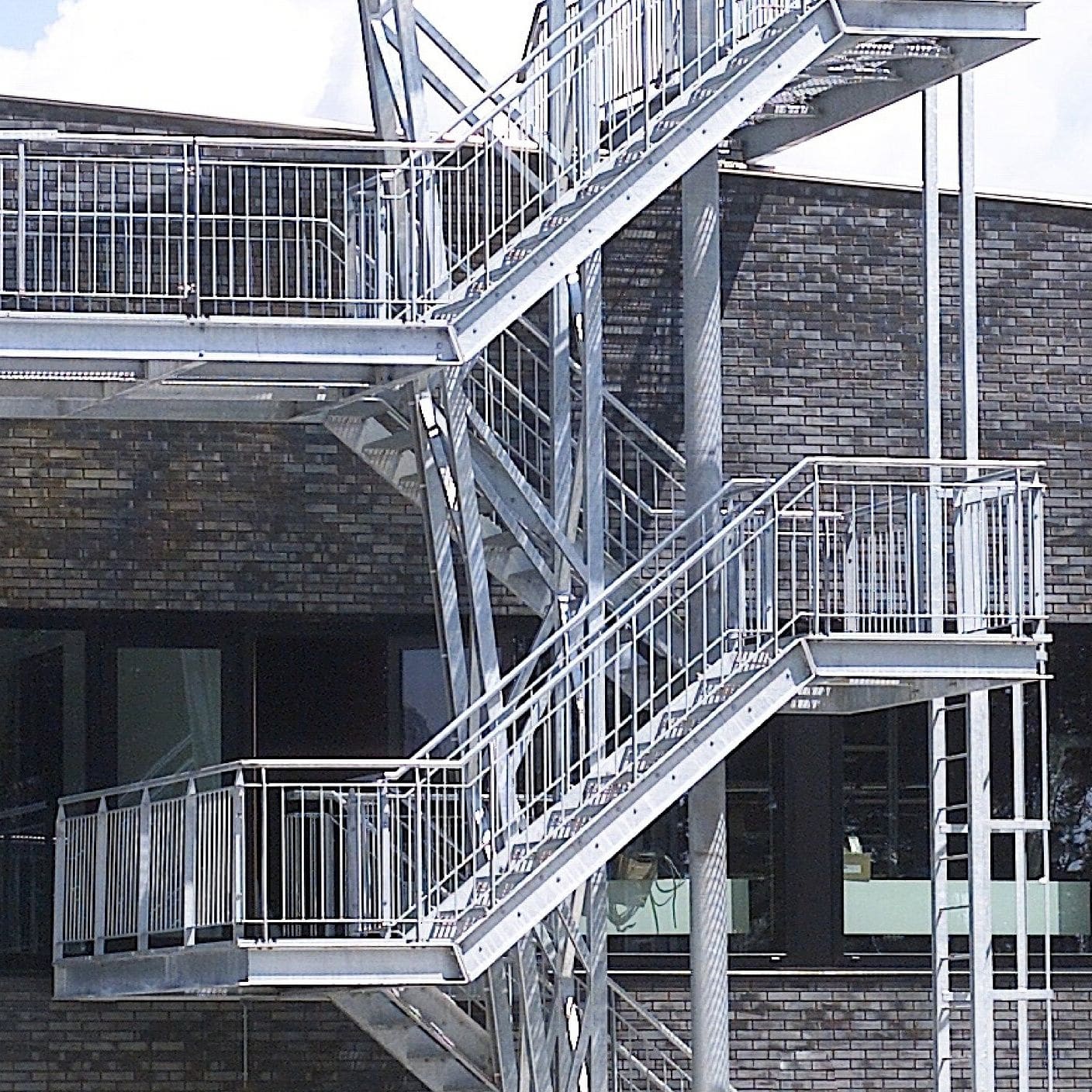 High-end staircase - HVC, BARNEVELD - EeStairs - half-turn / metal step ...