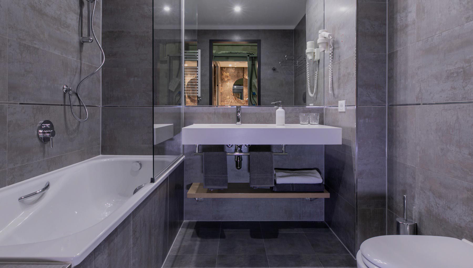 Contemporary bathroom - MODULAR BATHROOM DESIGN - eurocomponents spa ...