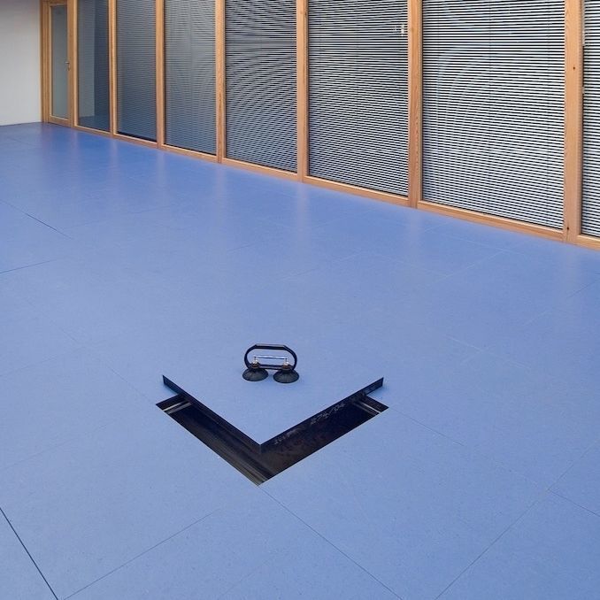 Linoleum raised access floor - RESILIENT - PETRAL - rubber / PVC ...