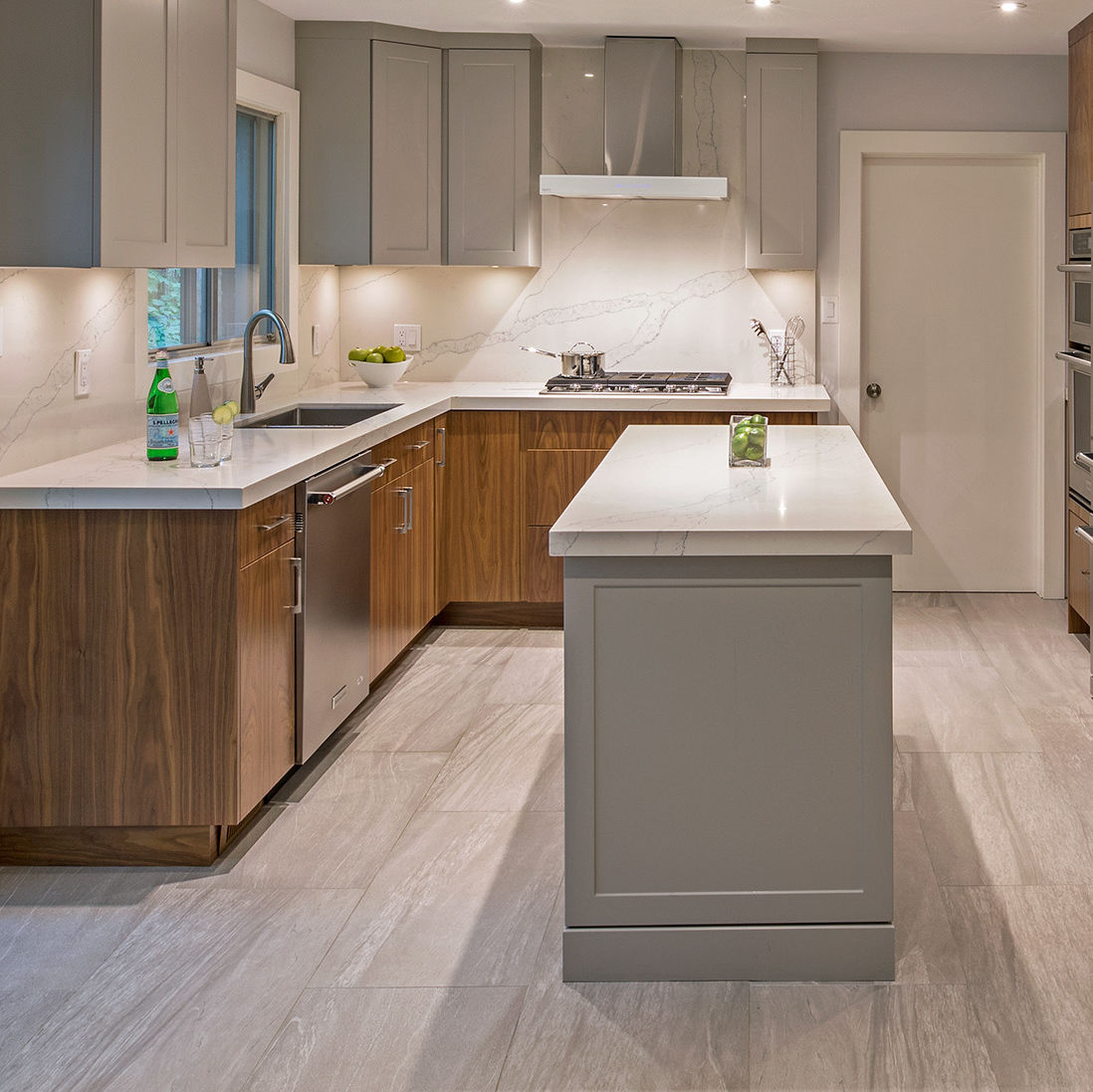Contemporary kitchen - MANHATTAN - AYA kitchens - oak / cherrywood / maple