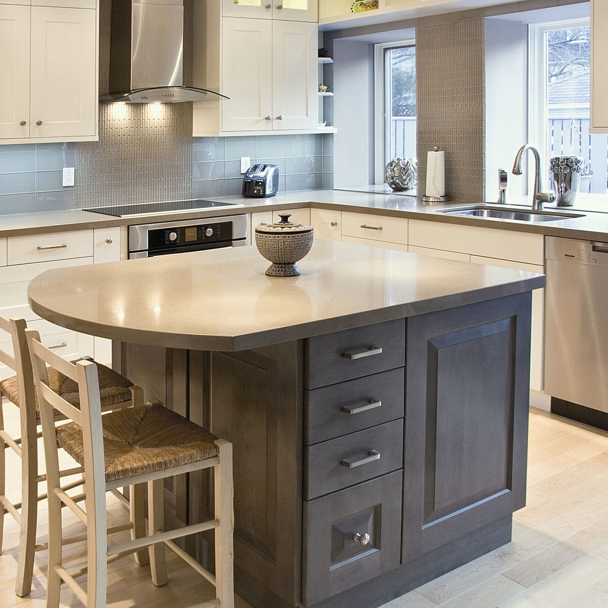 Traditional kitchen - LARGO - AYA kitchens - painted wood / island / L ...