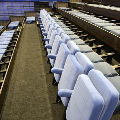 Telescopic stadium seating - SINGLE ROW BLEACHER - MASTER INDUSTRIE ...