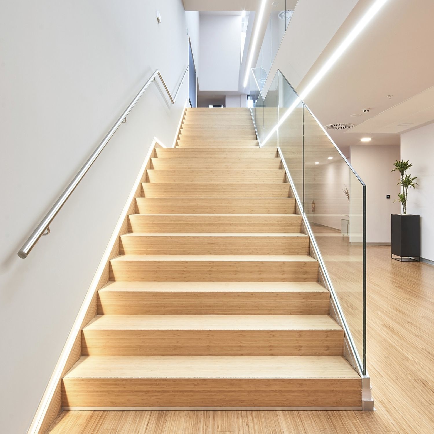 Straight staircase - Grupo GUBIA - quarter-turn / half-turn / wooden step
