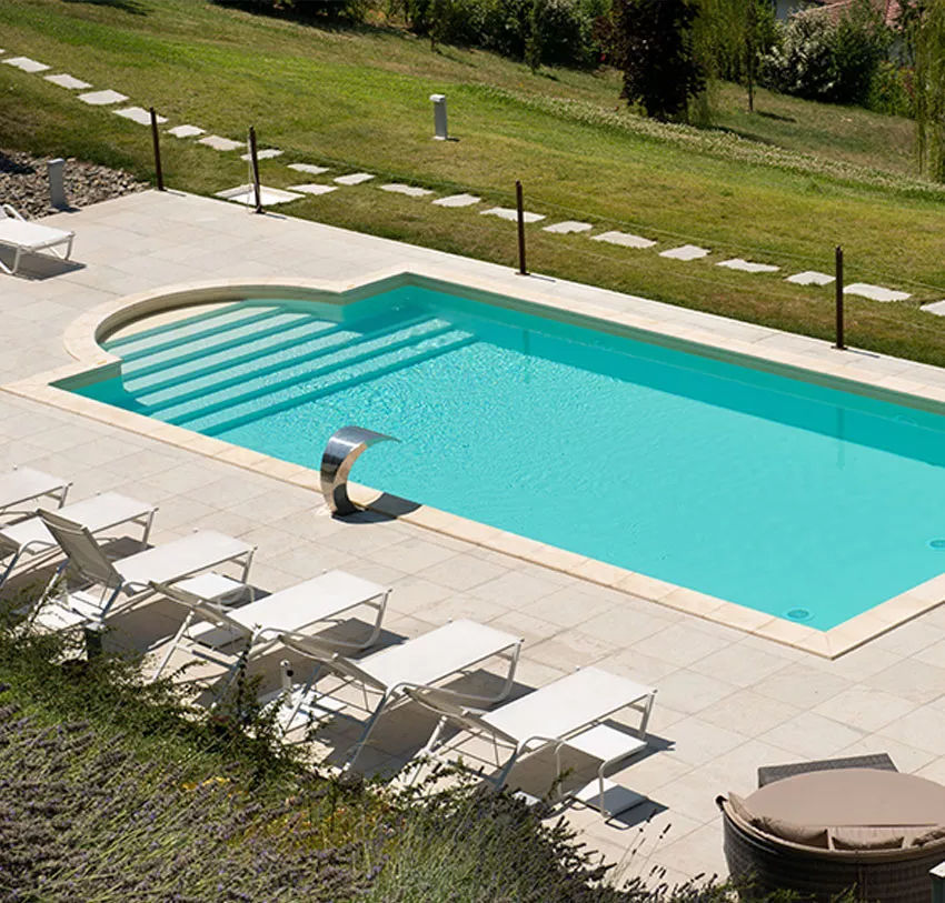 Custom swimming pool - Relax - Piscine Acquaform - integrated coping ...