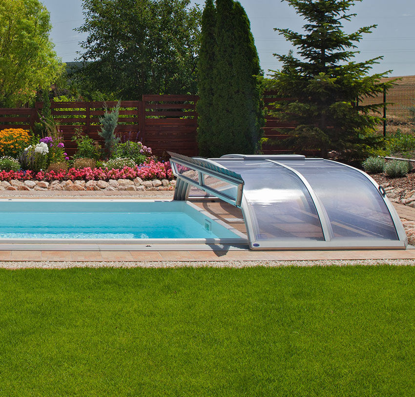 Low swimming pool enclosure - Piscine Acquaform - telescopic / plastic ...