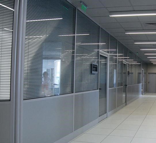 Removable partition - SMARTIA P100 - ALUMIL - with glass panel ...