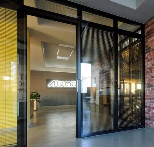 Removable partition - SMARTIA P200 - ALUMIL - with glass panel / wooden ...