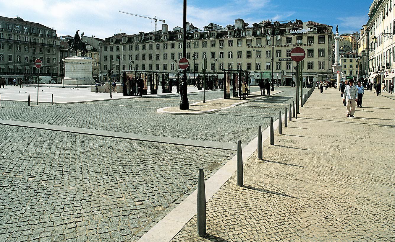 Low Square Bollards Paris Interview Le CyKlop