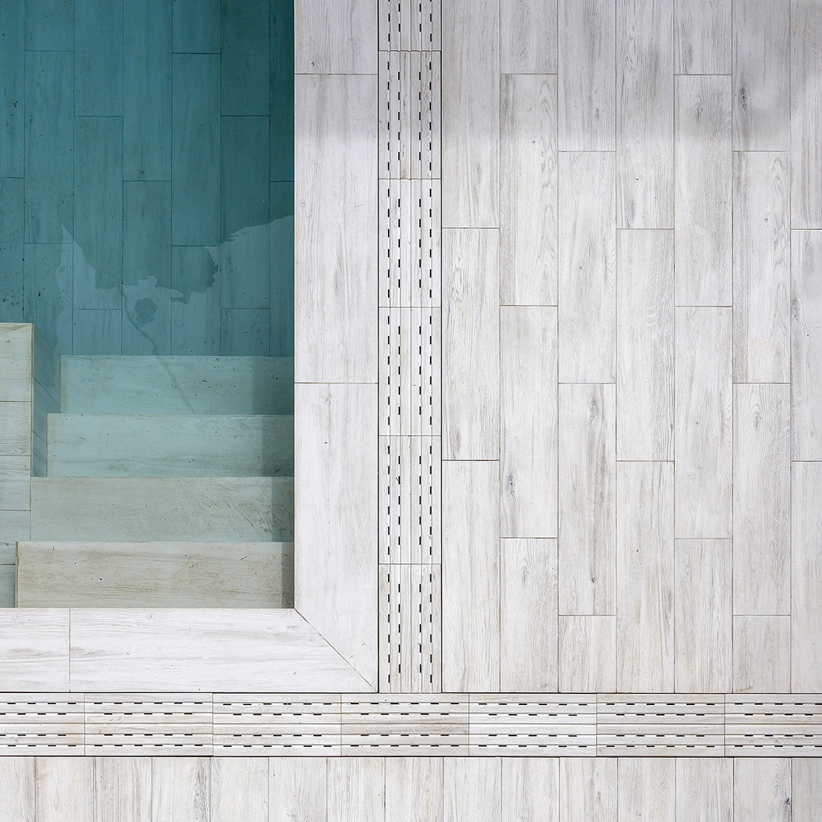 Porcelain stoneware step covering - Cerámica Mayor - for swimming pool ...