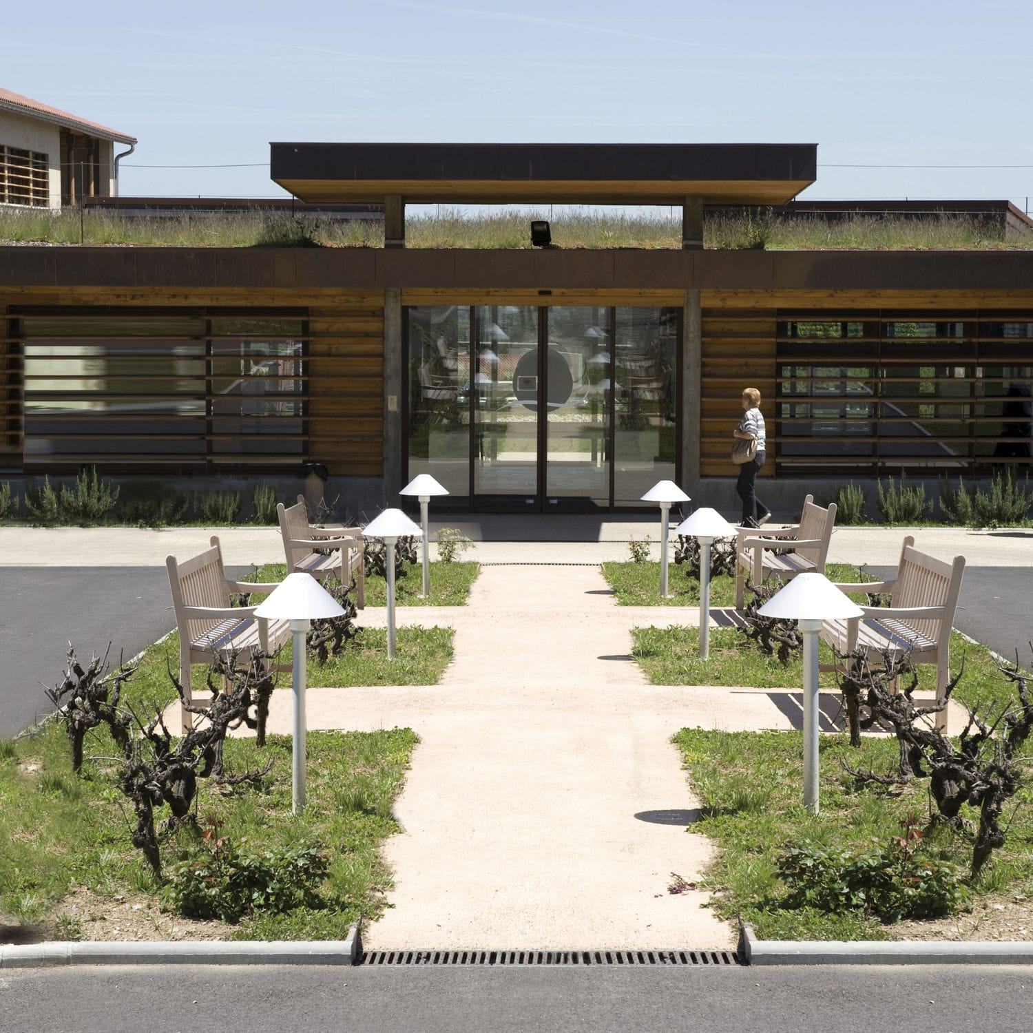 Finishing concrete - ARTEVIA® SAHARO - Lafarge concrete - non-slip ...