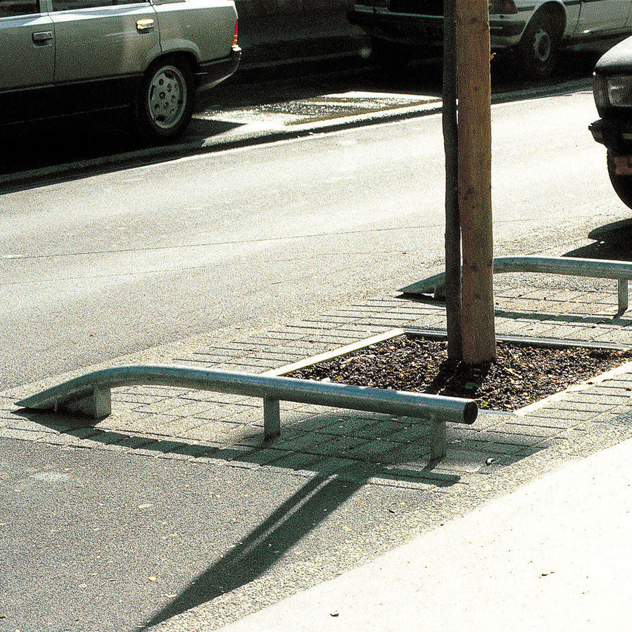 Galvanised steel wheel stop - ST NAZAIRE - Concept Urbain