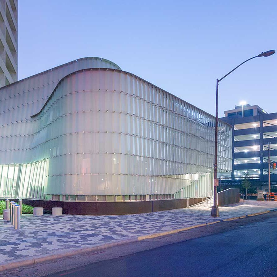 Metal solar shading - MCCOY FEDERAL BUILDING - A. Zahner - glass / for ...