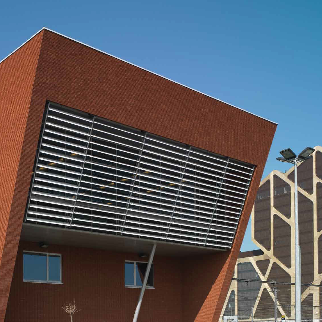 Aluminum solar shading - DUCOSUN 100D - Duco - for facade / vertical
