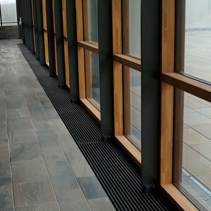 Hot water convector - PROLINE - Meinertz A/S - contemporary / steel / floor