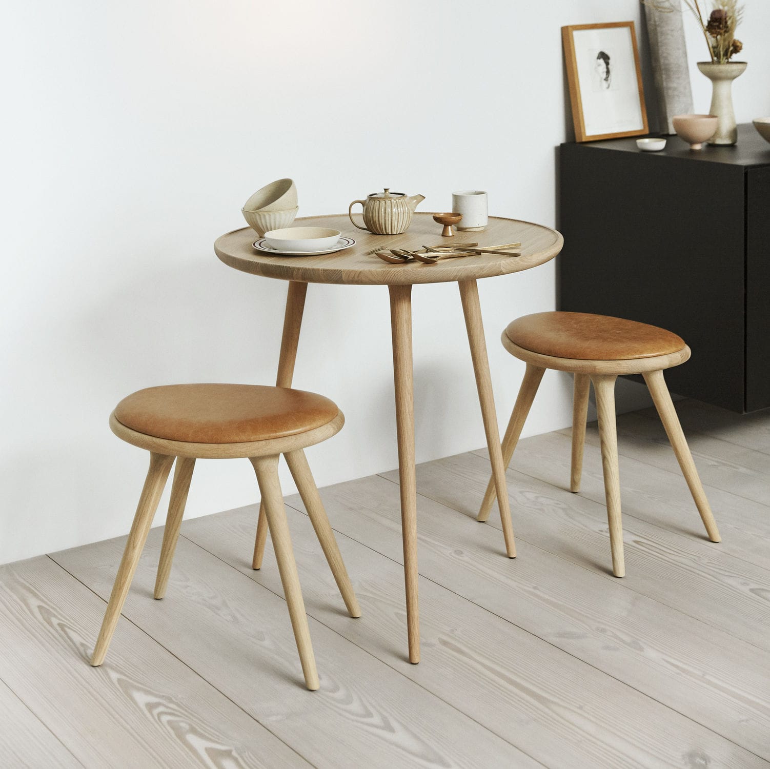 Contemporary dining table - ACCENT CAFÉ - Mater Design - oak / oak base ...