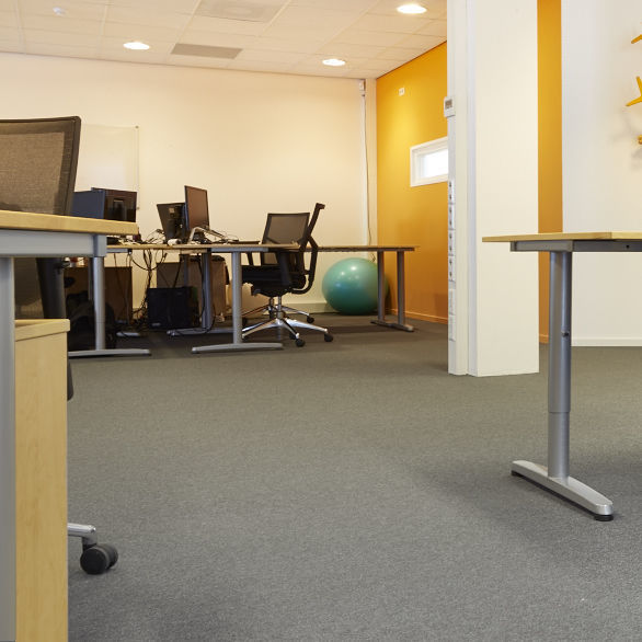 Woven carpet - Mira - B.I.C. Luxury Carpets - wool / polyamide / contract