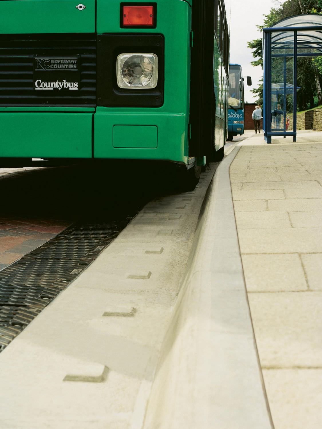 Sidewalk edge - BUS STOP - Marshalls plc - concrete / linear