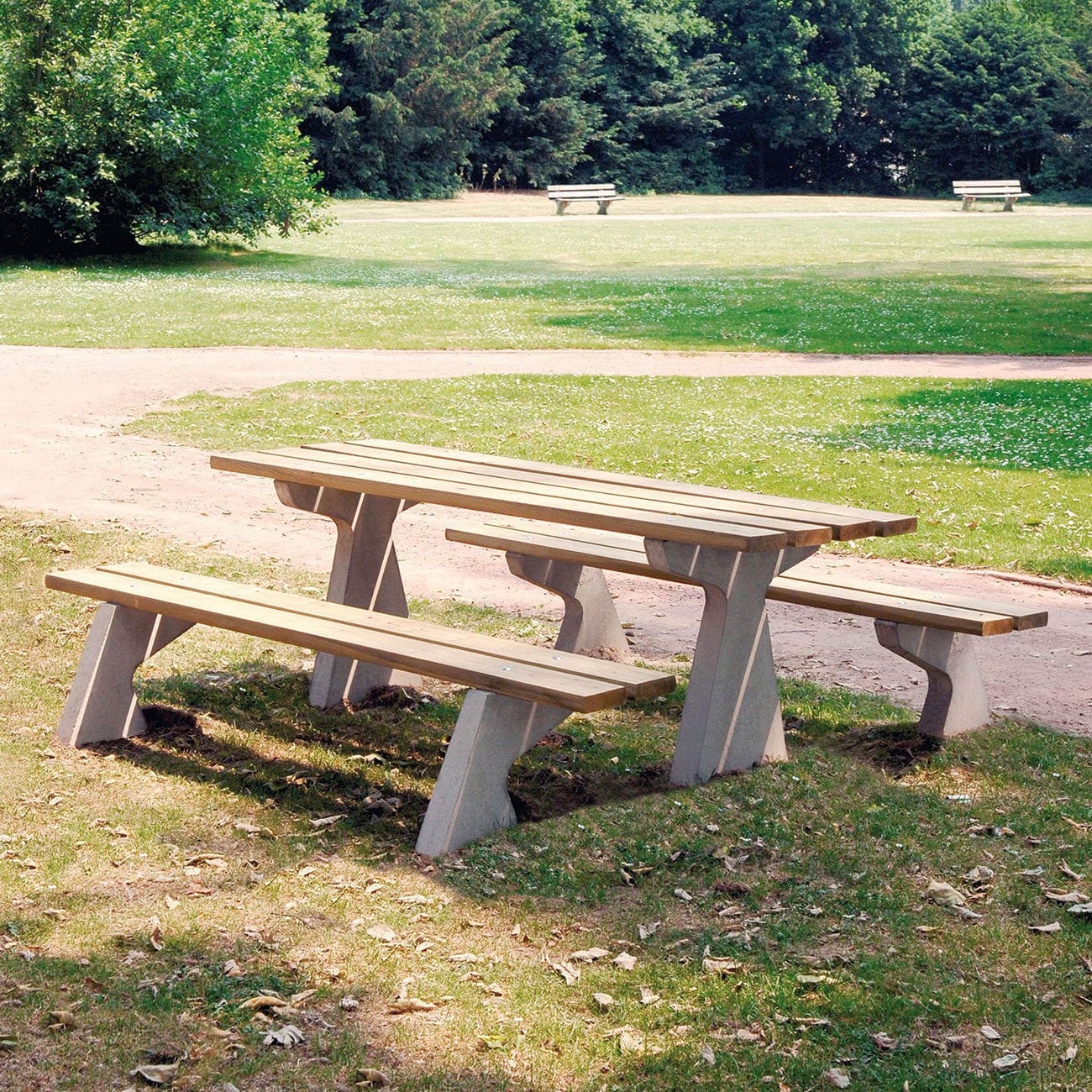 Traditional picnic table - TP - VelopA - wooden / concrete / rectangular