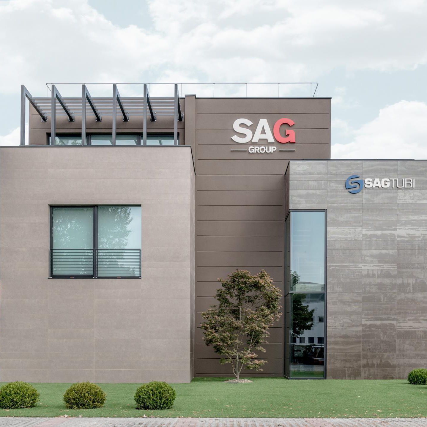 Strip cladding - FOKOS - LAMINAM - ceramic / vertical / polished