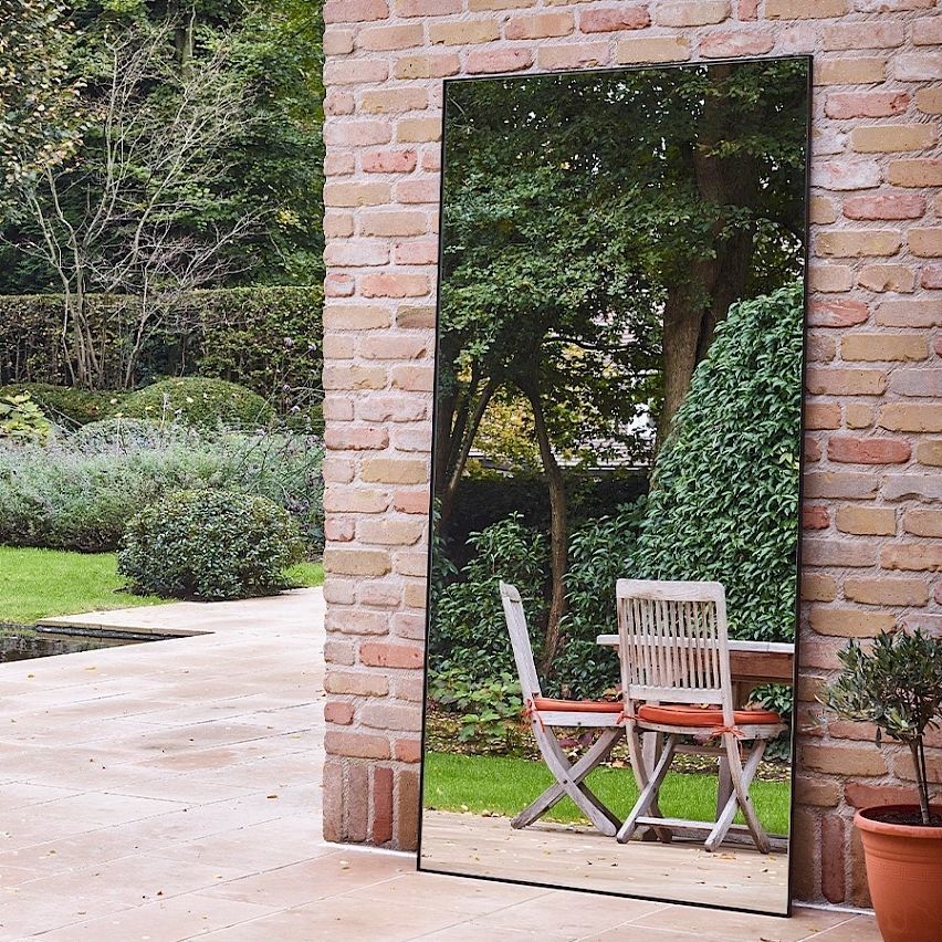 Outdoor mirror - Lucka Black XL - DEKNUDT MIRRORS - wall-mounted / free ...