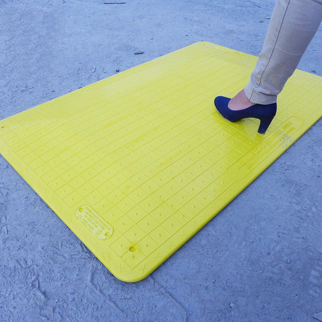 Fiber-reinforced plastic walkway - 675 series - BATISEC - precast